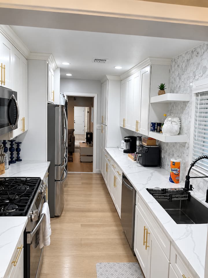 Modern 4br Retreat Private Guest House - Ontario, CA