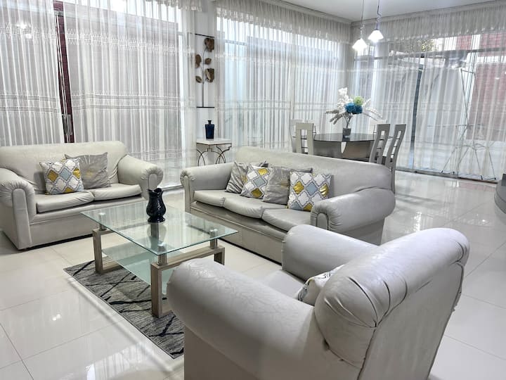 Casa De 1 Piso/5 Min Real Plaza/cochera/4hab - Piura