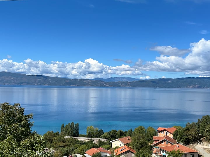 Villa Serenity Ii – Unique Lakeview Retreat - 오흐리드