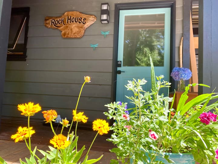 Rock House Hideaway - Gibsons