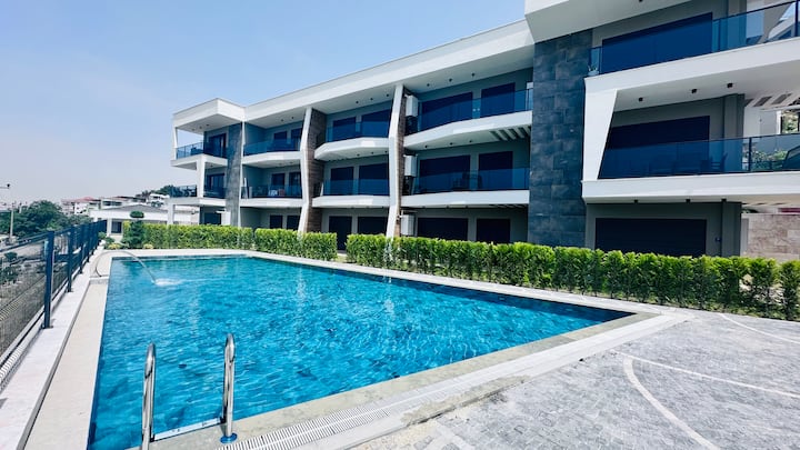 Kadnlar Denizi 1+1 Lüks Havuzlu - Kuşadası