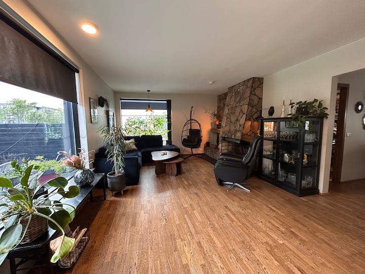 Eva’ House. A 4 Bedroom Family Home - 셀포스