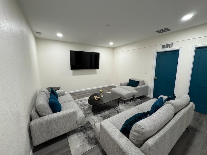 Private Full Basement Living Area In A House - Parker, CO