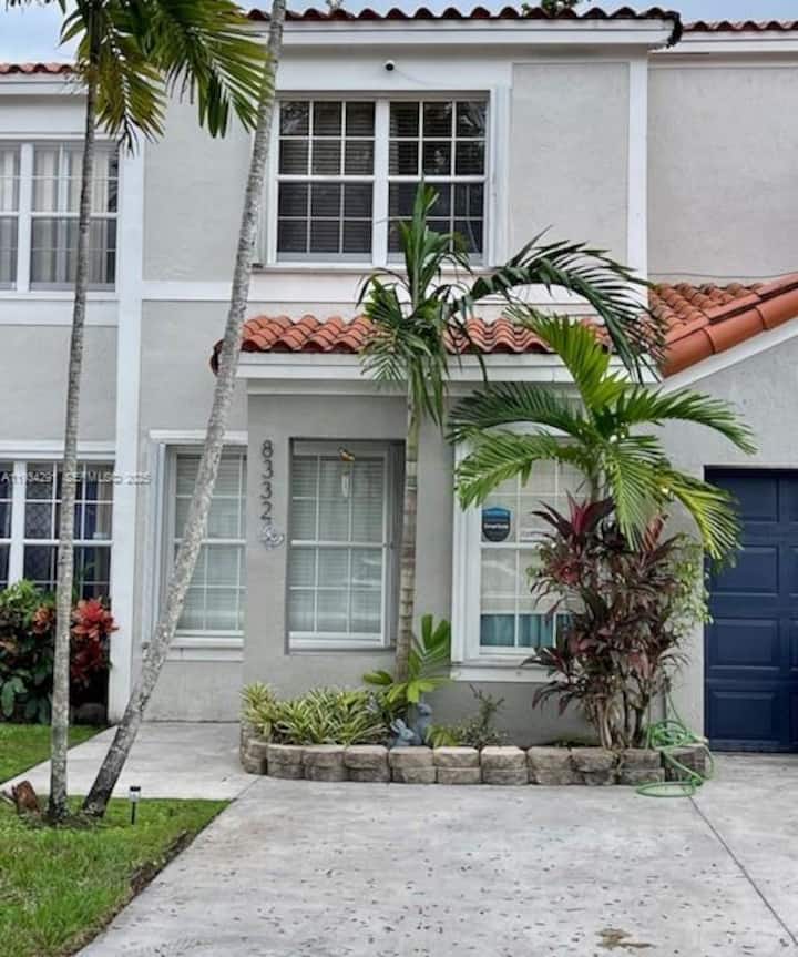 Art Deco • South Fl • Family & Pet Friendly • - Miramar