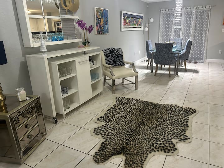 Art Deco • South Fl • Family & Pet Friendly • - Miramar, FL