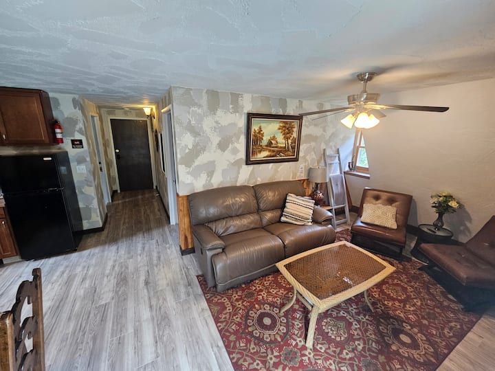 Giuseppe's Barn Lodge 2 Vaca With Great Location - Wisconsin Dells, WI