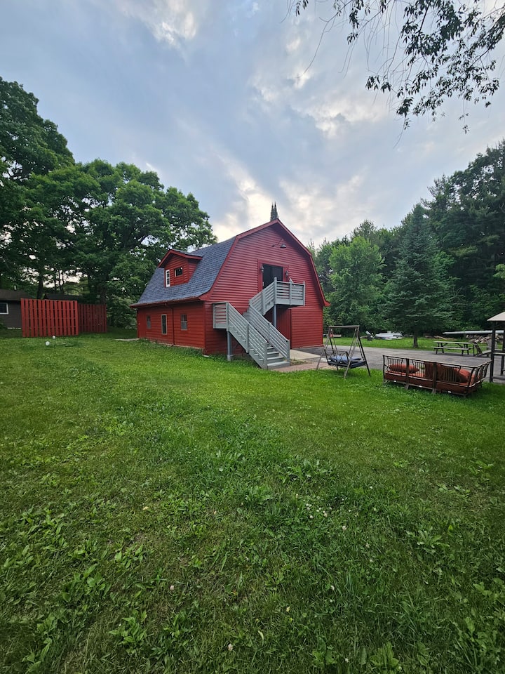 Giuseppe's Barn Lodge 2 Vaca With Great Location - Wisconsin Dells, WI