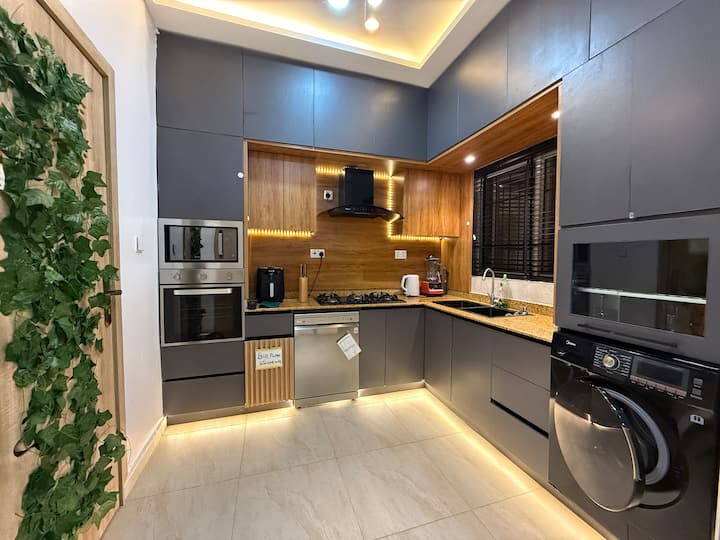 Cozy Family Stay•2-bed +Pool • 24/7 Power Starlink - Nigeria