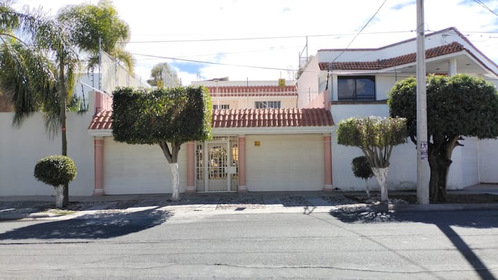 Casa Para 10 Personas De Lujo Con Jacuzzi Privado - Celaya