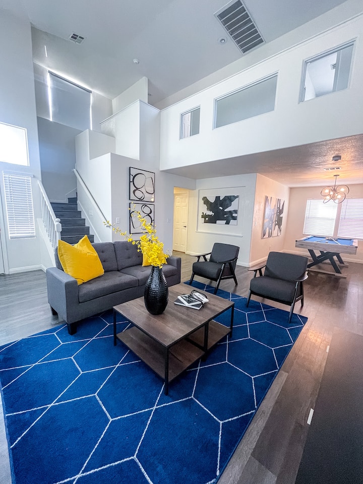 Vegas Gem: 4bdr/ Kng Bd/wi-fi/parking - Las Vegas, NV