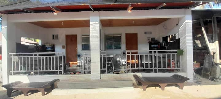 Villa With 2 Ac Rooms Own Cr And Kitchen - Bolinao