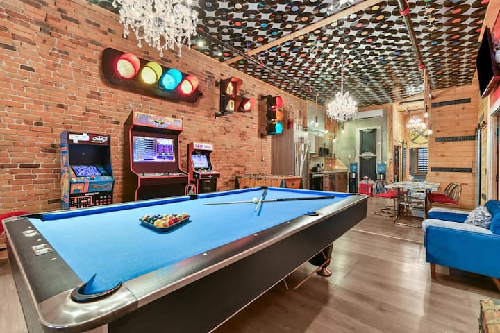 Artistic Designer 4br Loft - Heart Of Old Montreal - Montreal