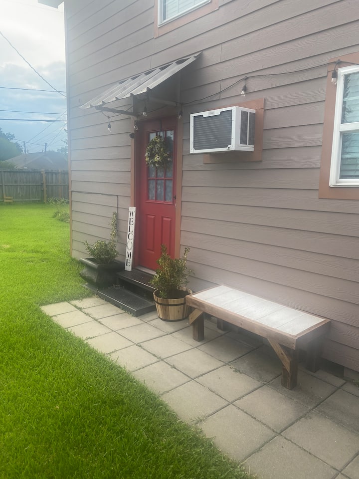 Cozy Remodeled Tiny Home In Peaceful Location - Houston, TX