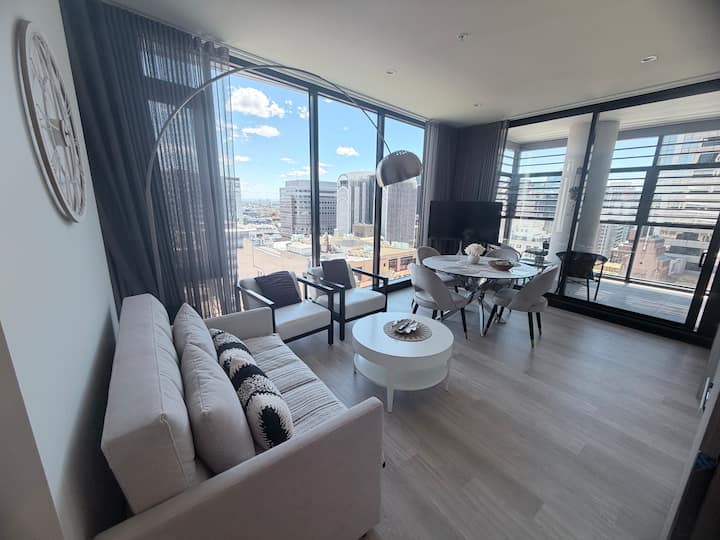 Stylish 1br Suite With City-view & Balcony - Sydney