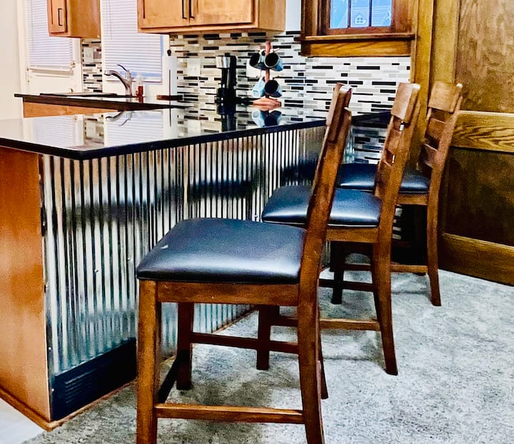 Charming Duplex 7 Minutes To Zoo/downtown Omaha! - Omaha, NE