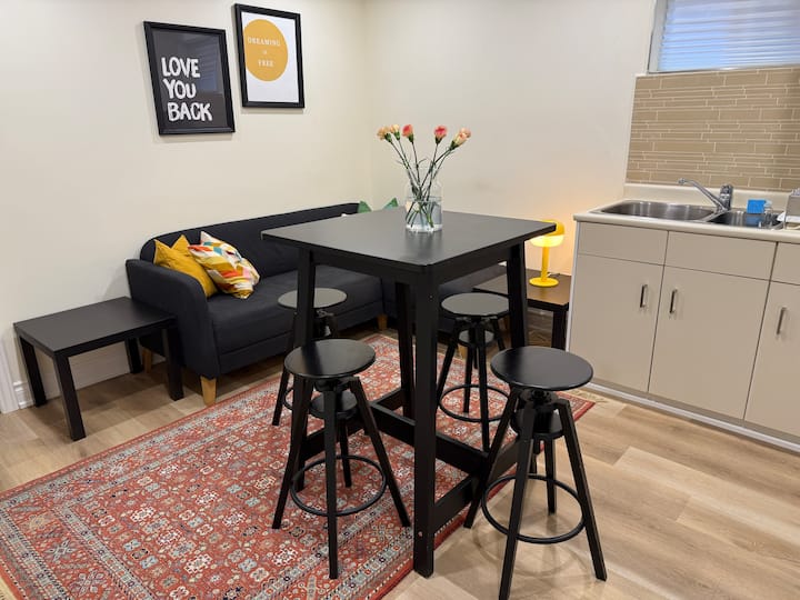 One Bedroom Bsmnt Apt&parking - Vaughan