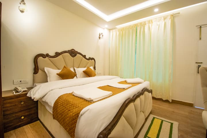 Deluxe Room | Mountain Views - Manali