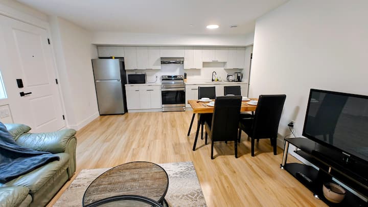 Modern 2br Private Suite - Langley
