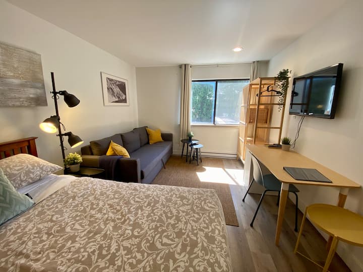 Beautifully Updated Cozy Studio W/ Kitchenette - Whistler