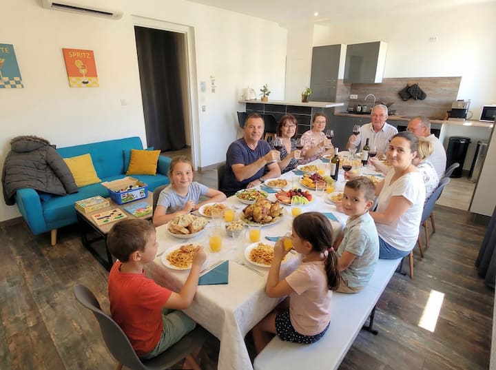 Immeuble Casa & Divina | Borne Arcade Et Baby-foot - ibis Budget Thiers