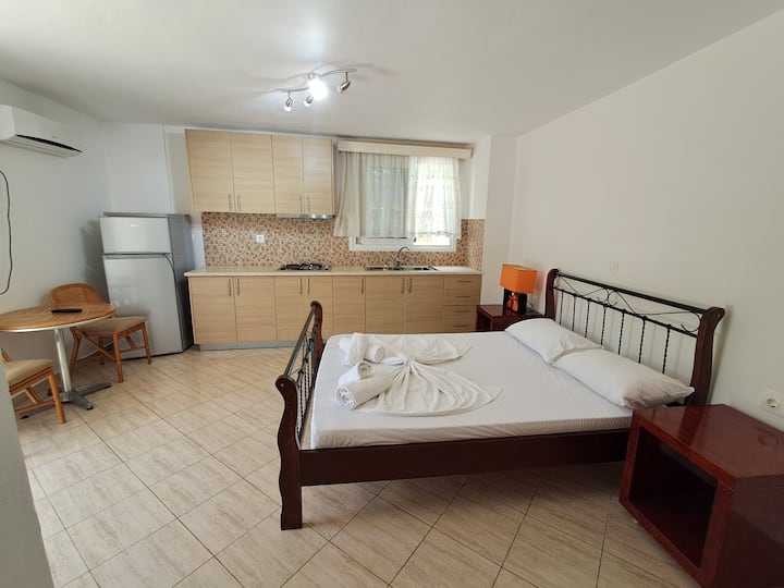 Renting Rooms - Himarë
