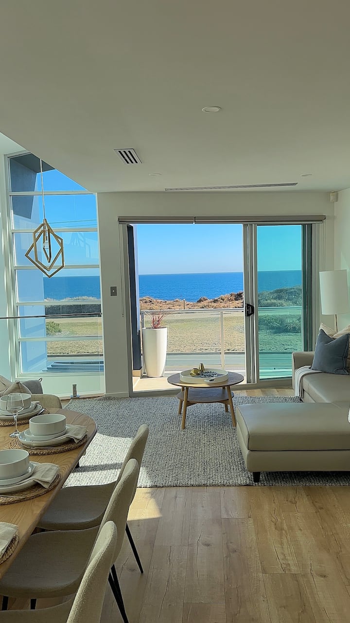 Aqua ~Beachfront Luxury ~ Spa ~ Fire Pit ~ Sunsets - Adelaide