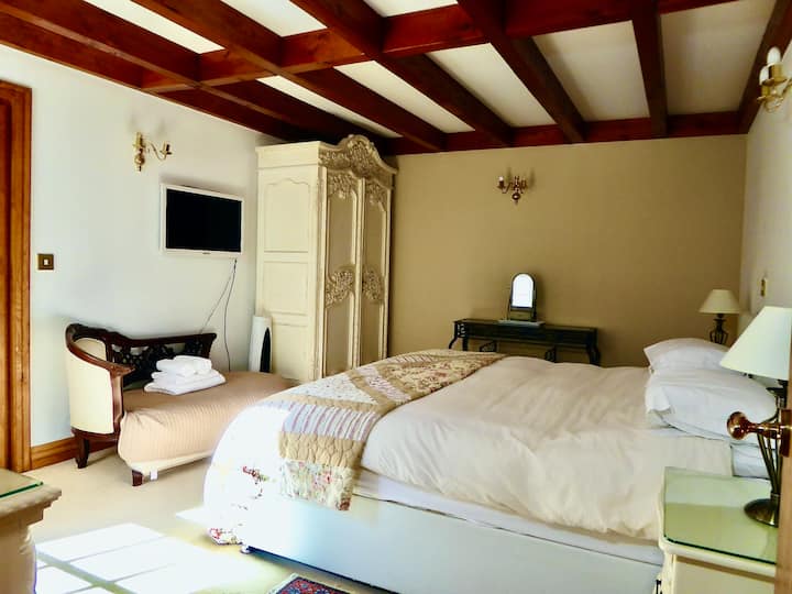 Large Room & Private Bathroom In Luxury House - Falmouth