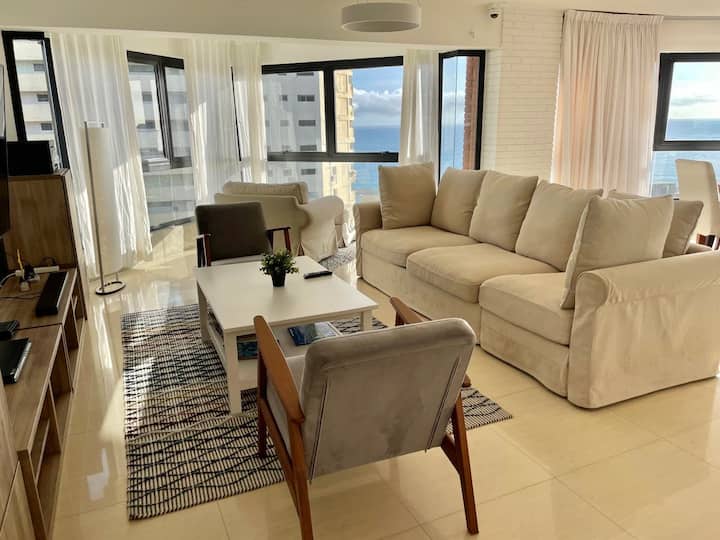 Moderno Penthouse Con Terraza En Playa Grande - Venezuela