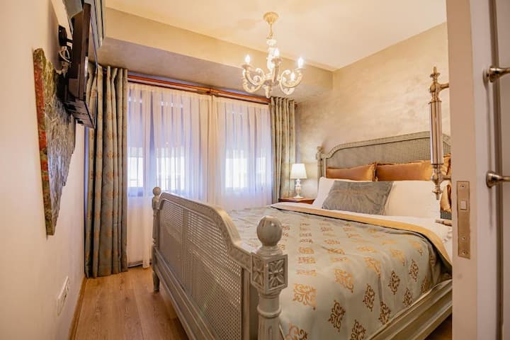 Cozy 1+1 Flat In Nişantaşı 3th F - Şişli