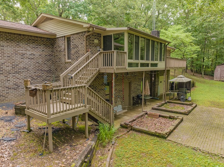 Nana’s Lakehouse - Estill Springs, TN