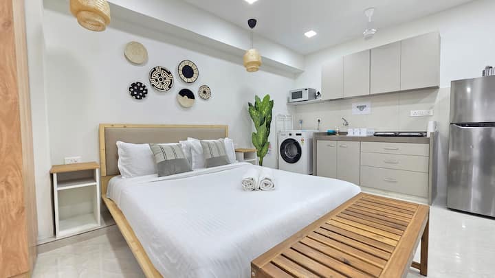 Bayside - Scandi-styled Studio | Balcony + Wifi - Mumbai