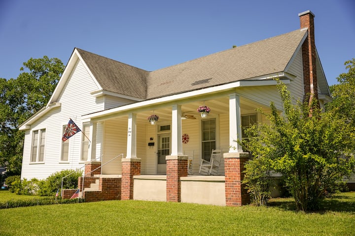 Welcome To The Running Horse - Alabama