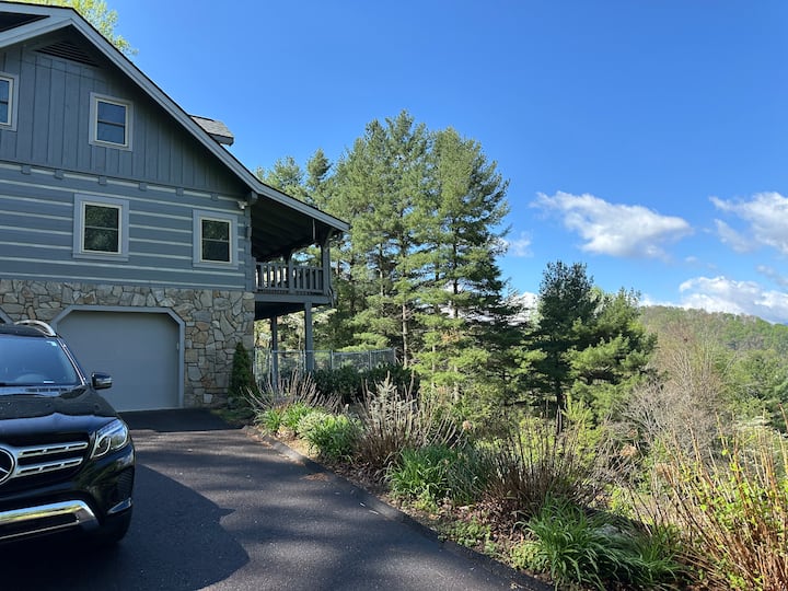 Big Kahuna Mauka, Beautiful Mountain View Cabin - Lake Junaluska, NC