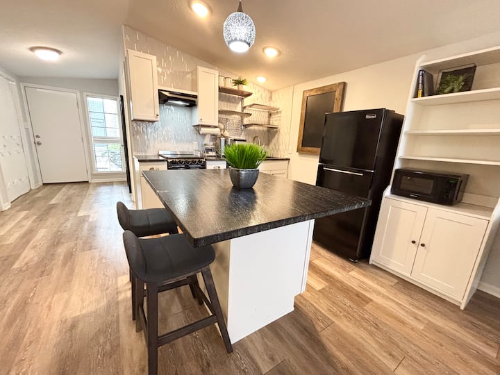 No Cleaning Fee: The Crockett Studio 1 Bed 1 Bath - San Marcos, TX