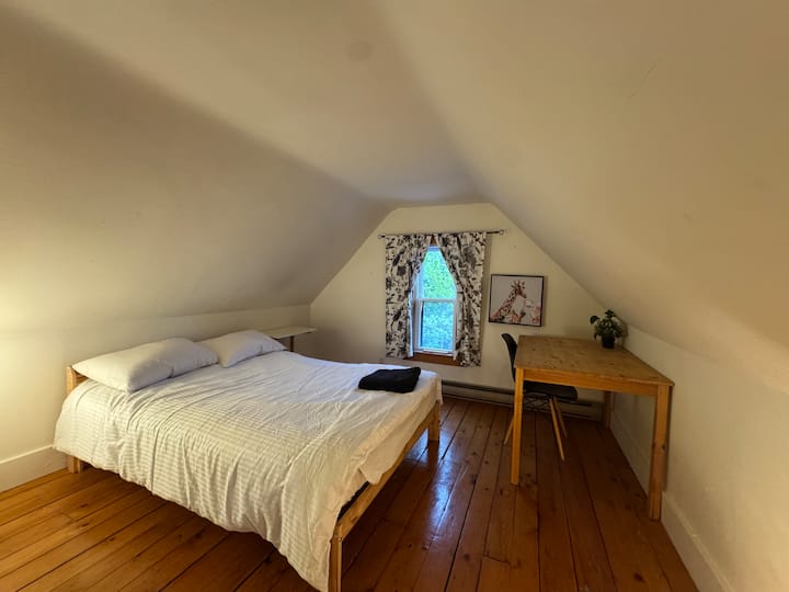 Cozy Room Downtown - Fredericton