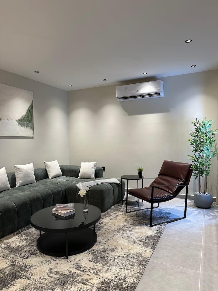 غرناطة B- شقة فاخرة مطلة بتصميم فندقي حديث #Q 304 - Riyadh