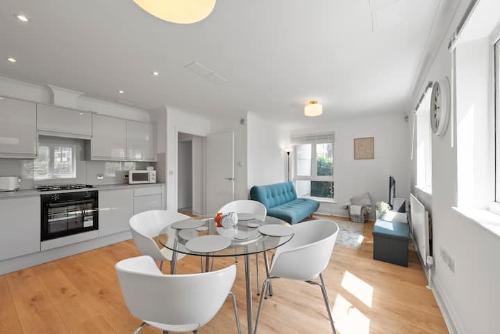 Spacious 2-bed Apt –Weekly & Monthly Stay Friendly - Surbiton