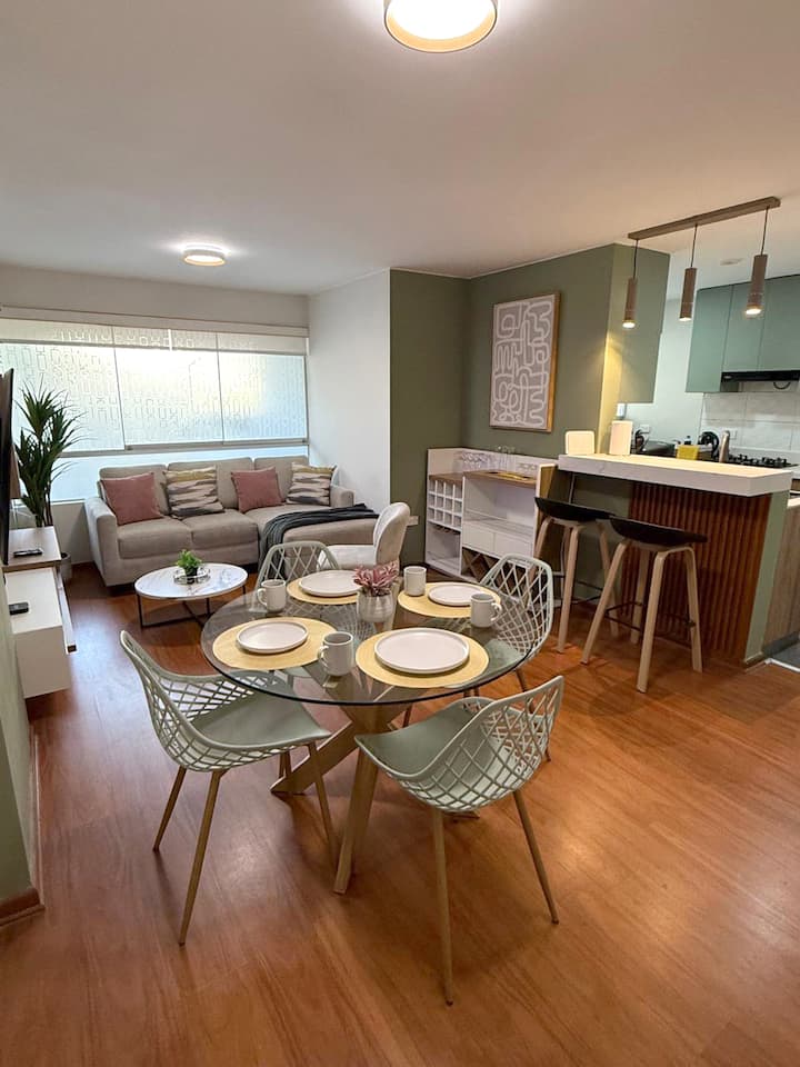 Depa. Céntrico Y Acogedor Con Cochera, Crca Parque - Peru