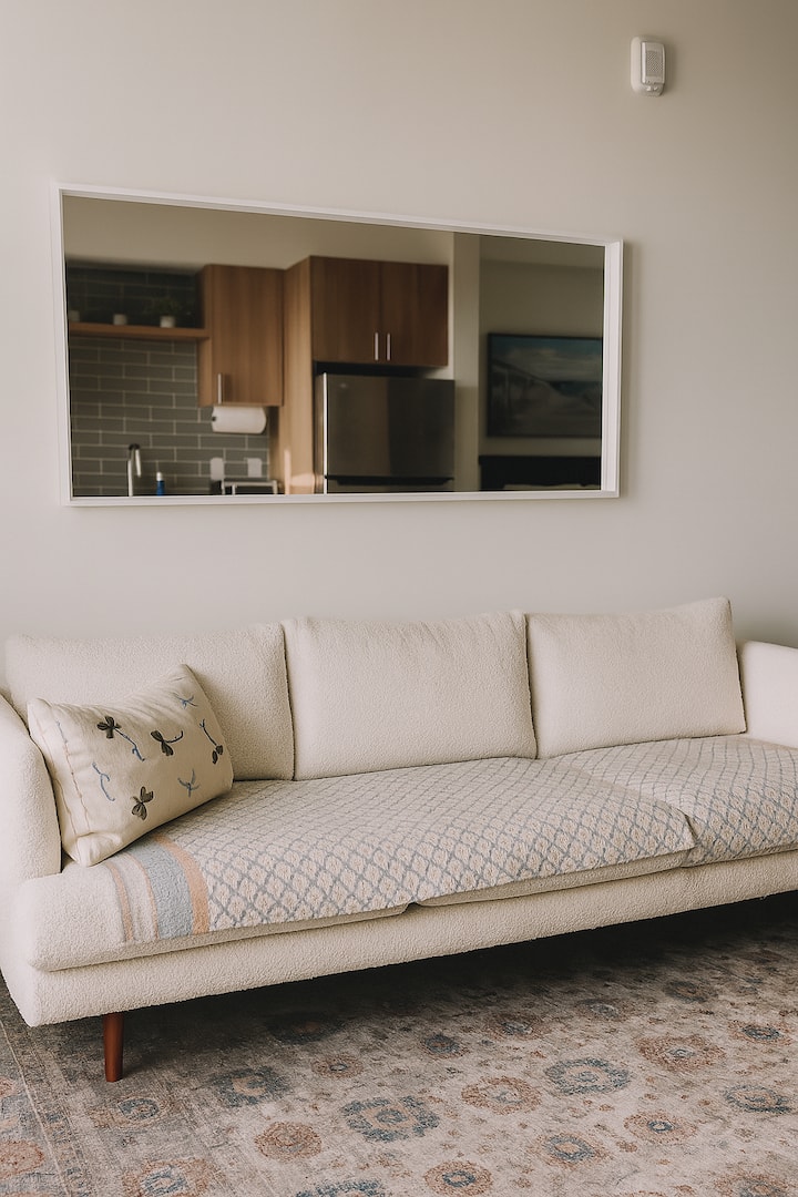 Stylish And Bright K-town Studio - West Hollywood, CA