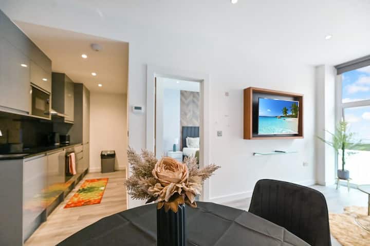 #131 Two Mins Walk From Cmk Shopping & Xacape - Milton Keynes