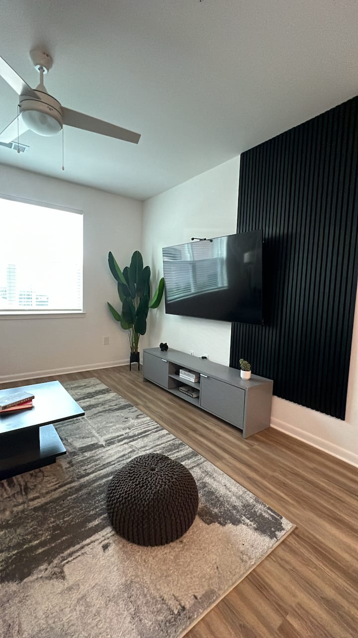 New Modern City Apt, Gym, Pool! - Scottdale, GA