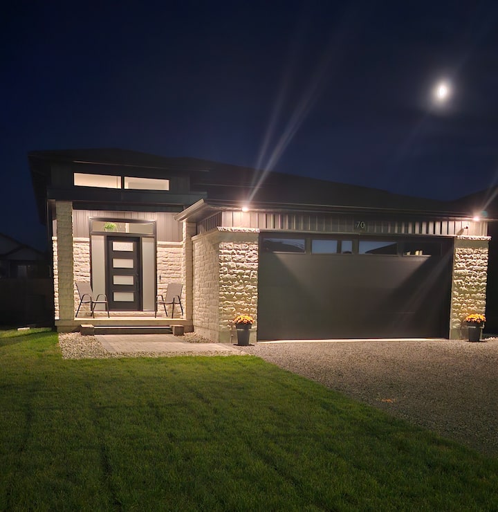 Limestone Villa Luxury Retreat - Belleville