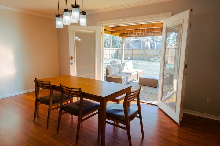 Relax & Recharge: Big Yard, Tesla Charger, Pets Ok - Richmond, TX