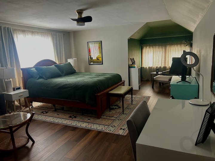 The Garden Getaway
(Private Upper Level) - Cicero, IL