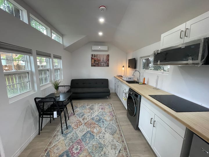 Modern Tiny House - Windsor