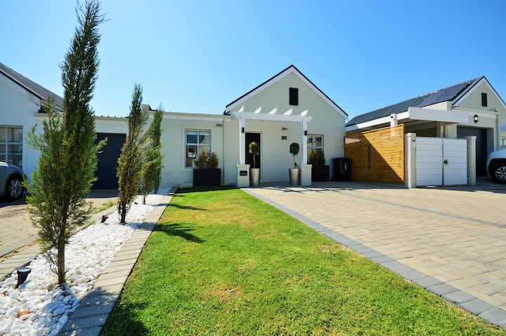 Montbleu Cottage - 3 Bedroom Stellenbosch - Stellenbosch
