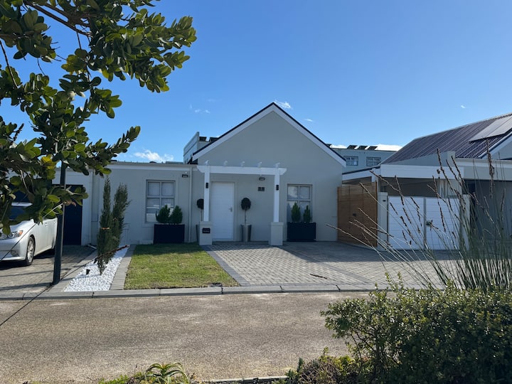 Montbleu Cottage - 3 Bedroom Stellenbosch - Stellenbosch
