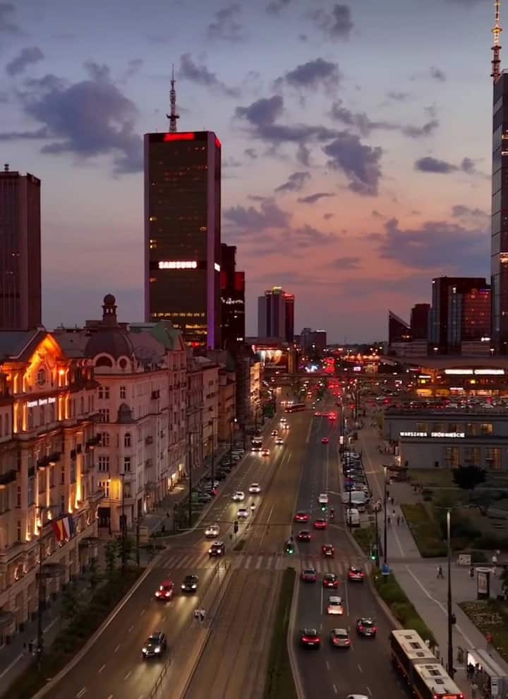 Centrum. Stanislawa Moniuszki 10 Netflix. Parking - Warsaw