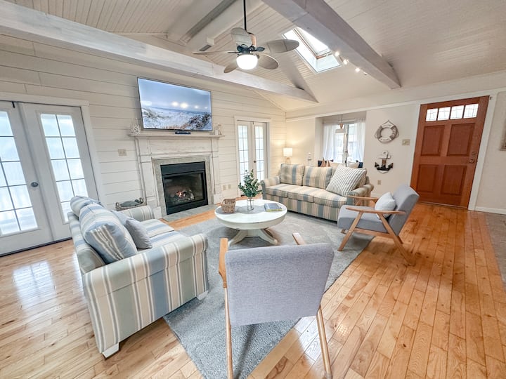 Coastal Bungalow Steps To Private Beach - Cape May, NJ