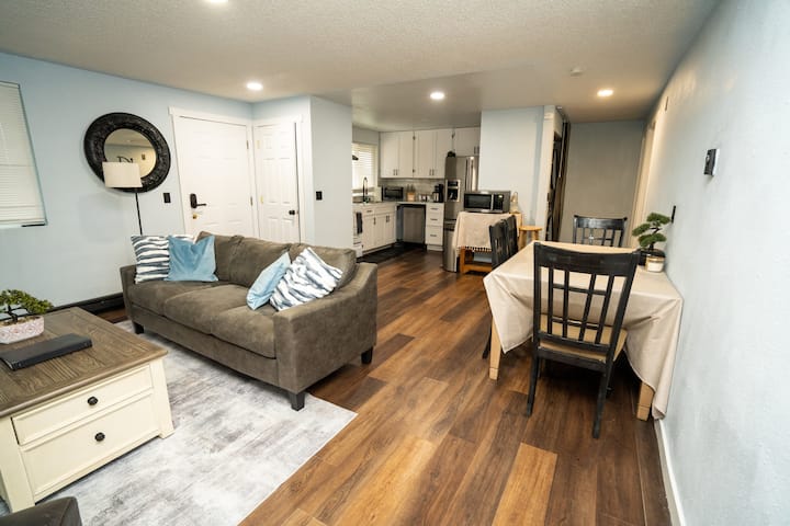 2br Apartment 5min North Of Downtown Free Parking - Spokane, WA